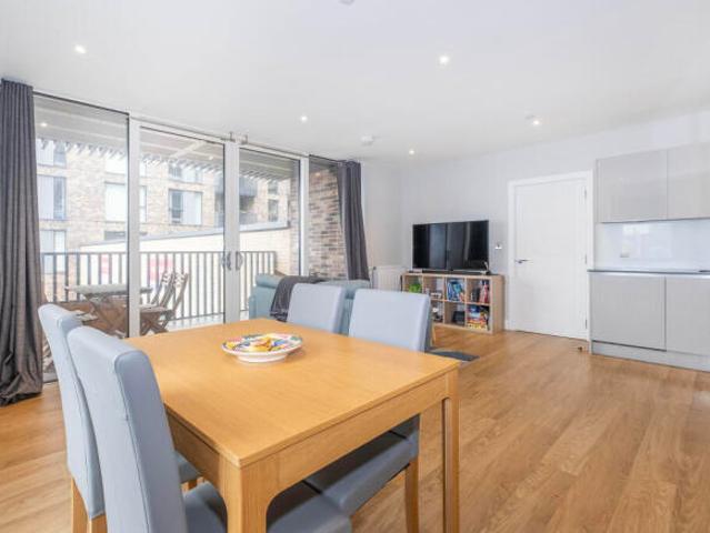 2 bedroom flat for sale in 85 Plough Lane, London, SW17