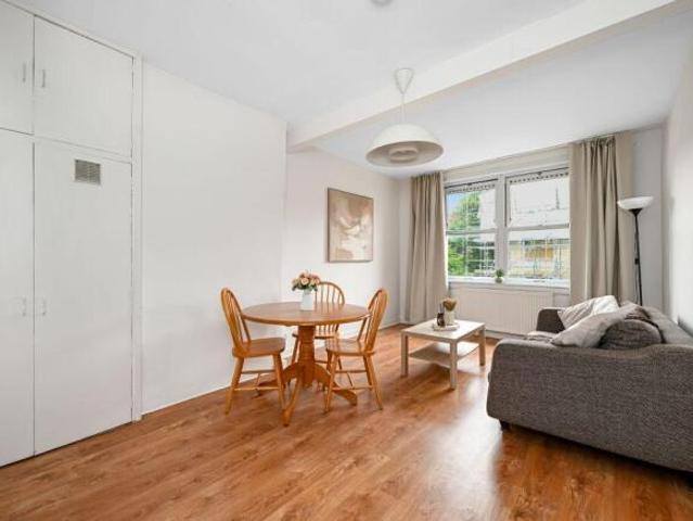 2 bedroom flat for sale in 11/2 Prestonfield Crescent, Prestonfield, Edinburgh, EH16 5EN, EH16