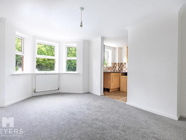 2 bedroom flat for sale in 113 Stourvale Road, Bournemouth, BH6 5, BH6