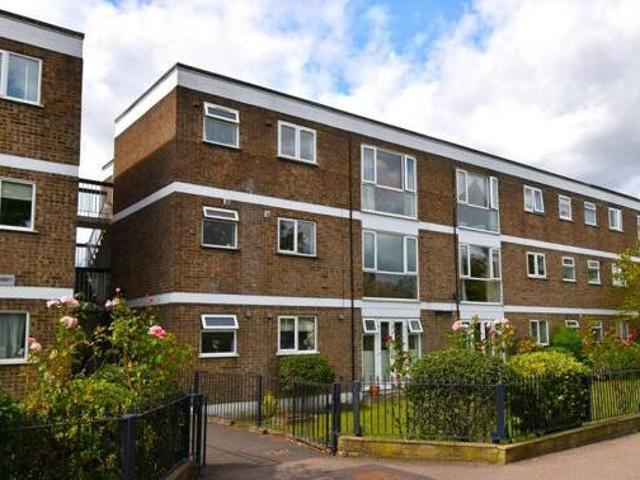 2 Bedroom Flat For Sale In 153 The Avenue, Highams Park