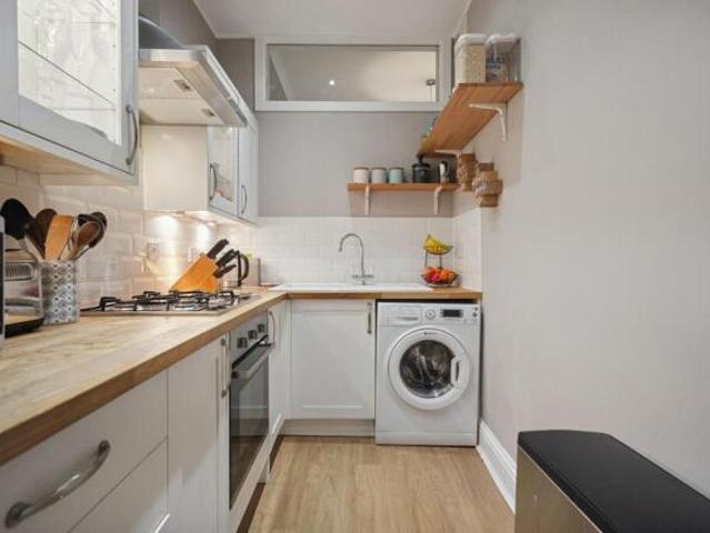 2 bedroom flat for sale in 18 Woodcroft Avenue, Broomhill, G11