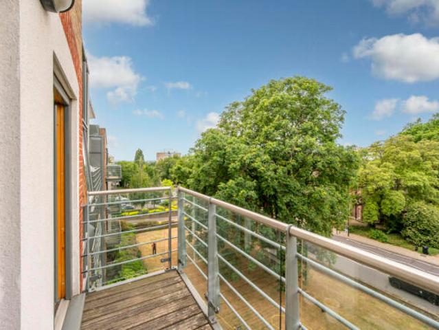 2 bedroom flat for sale in 1 Holford Way, Putney, London, SW15