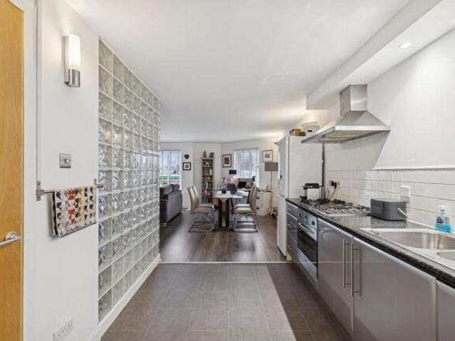 2 bedroom flat for sale in 1 Randolph Gate, Broomhill, G11