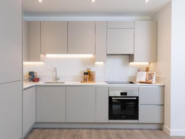 2 bedroom flat for sale in 1 Westhorpe Gardens, Hendon, London, NW4 1TH, NW4