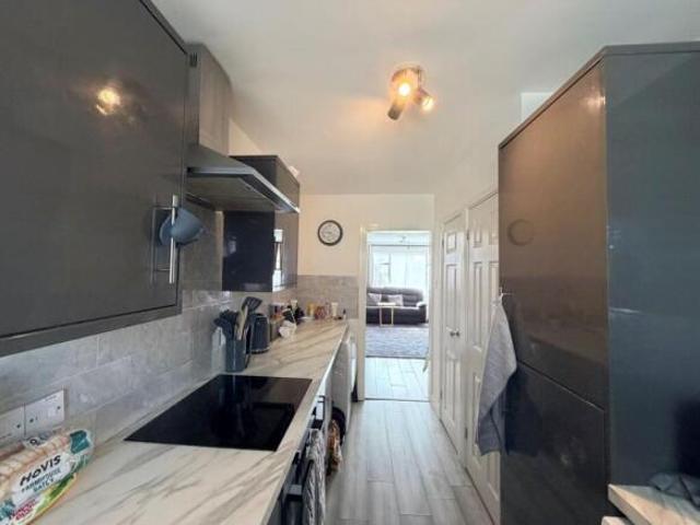 2 bedroom flat for sale in 21 Tithe Court, Langley, Slough, Berkshire, SL3 8AS, SL3