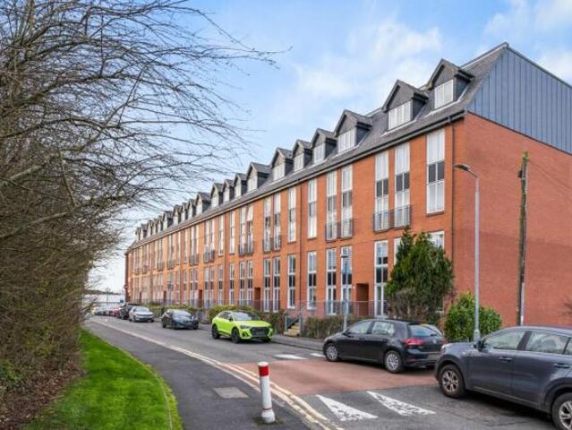 2 bedroom flat for sale in 21 Randolph Gate, Broomhill, G11