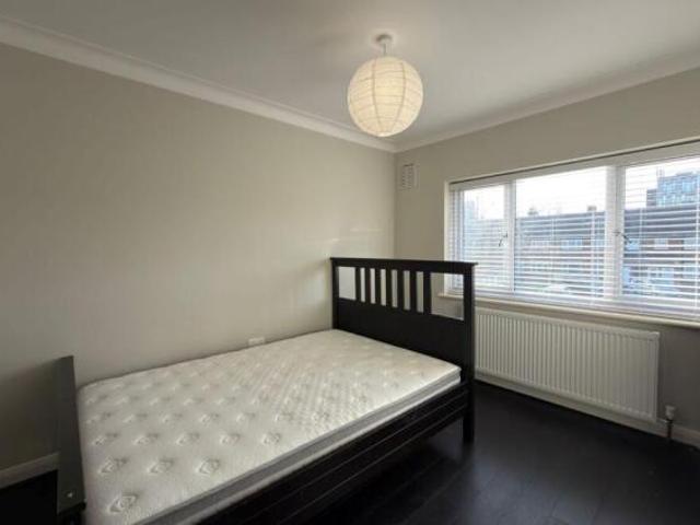 2 bedroom flat for sale in 22 Regal Court, Edmonton, London, N18 2XU, N18