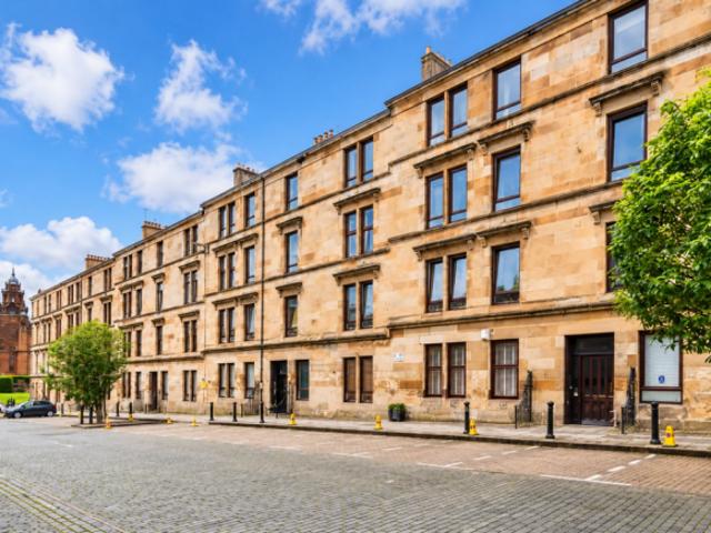 2 bedroom flat for sale in 26 Blantyre Street, Yorkhill, G3