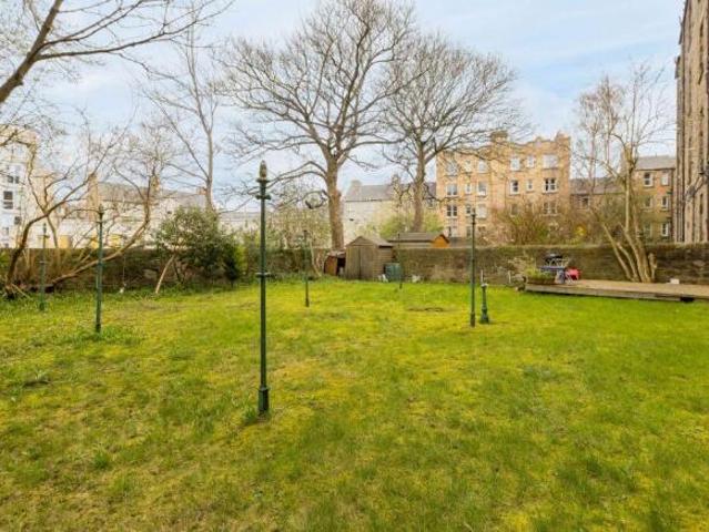 2 bedroom flat for sale in 29/1 Lutton Place, Edinburgh, EH8 9PF, EH8