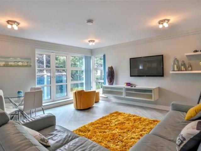 2 bedroom flat for sale in 33 Shore Road, Poole, BH13