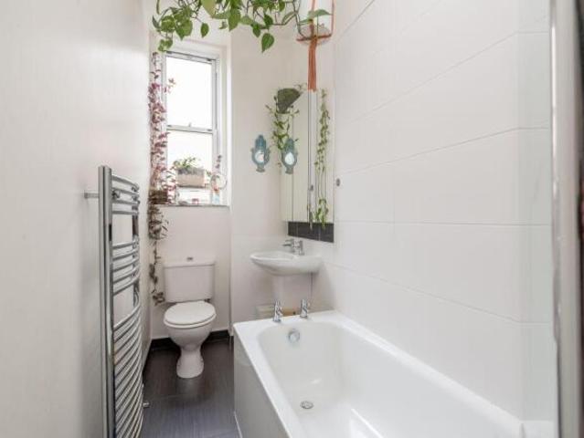 2 bedroom flat for sale in 30/2 Polwarth Crescent, Edinburgh, EH11 1HN, EH11