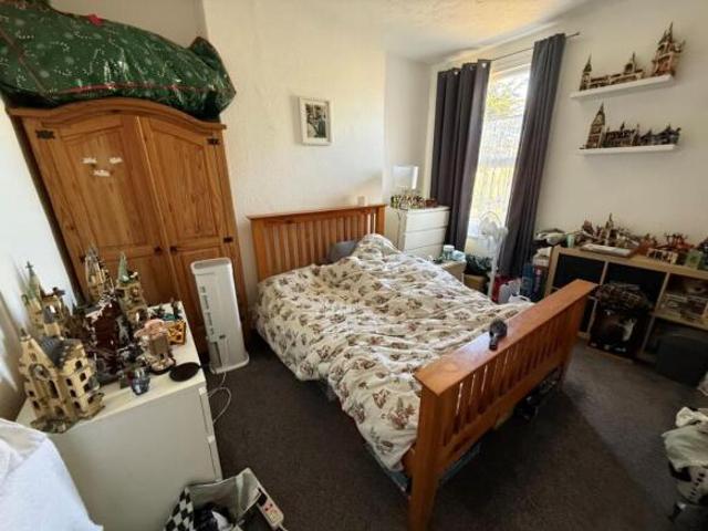 2 bedroom flat for sale in 31A Boscombe Road, Southend on Sea, Essex, SS2 5JE, SS2