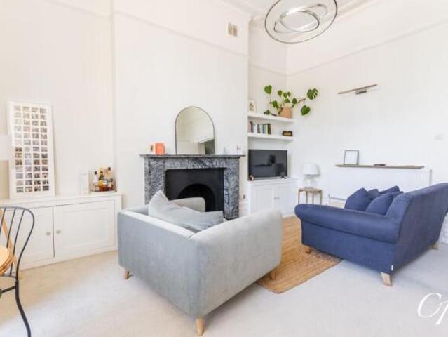 2 bedroom flat for sale in Lansdown Terrace, Malvern Road, GL50