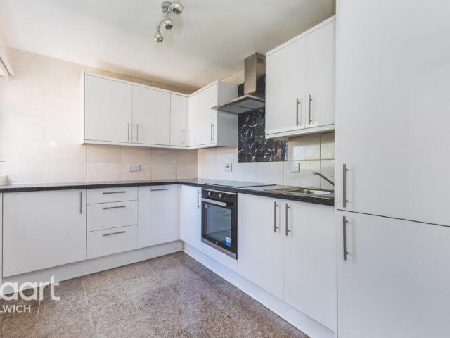 2 bedroom flat for sale in t Foxgrove Road, Beckenham, BR3