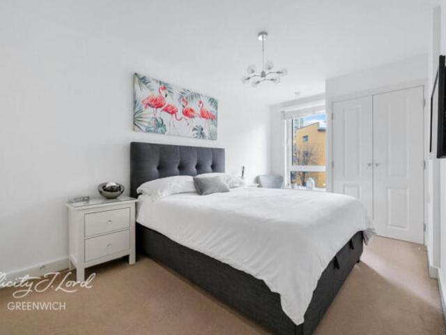 2 bedroom flat for sale in Tarves Way, Greenwich, SE10
