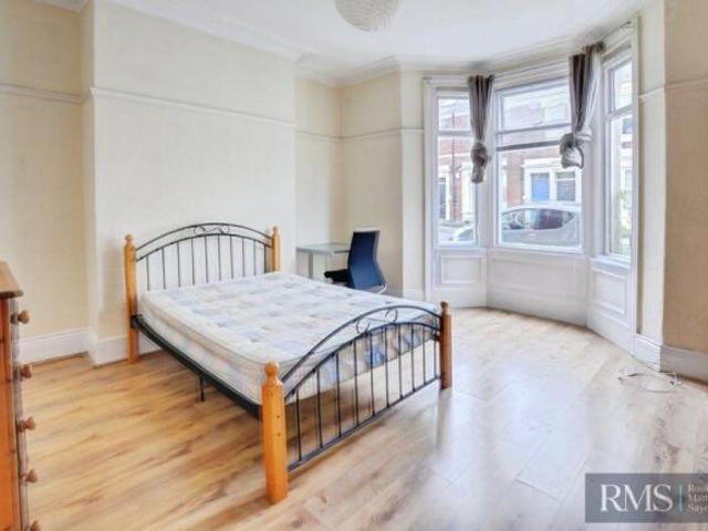2 bedroom flat for sale in Tavistock Road, Newcastle Upon Tyne, NE2