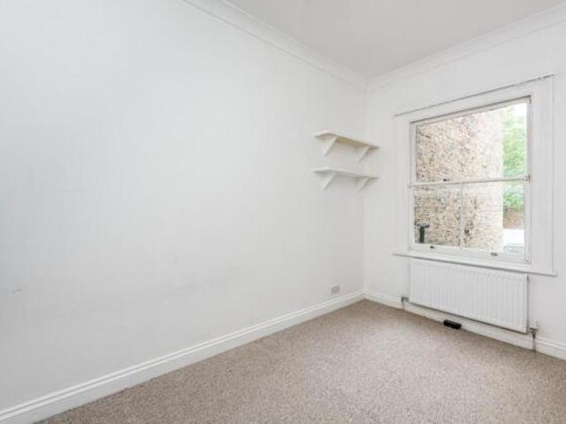 2 bedroom flat for sale in Taybridge Road, SW11
