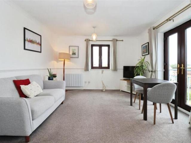 2 bedroom flat for sale in Taylor Close, Kingswood, Bristol, BS15