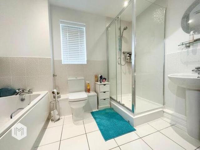 2 bedroom flat for sale in Temple Road, Bolton, BL1
