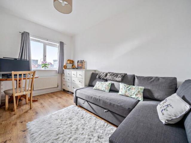 2 bedroom flat for sale in Tenzing Gardens, Basingstoke, RG24