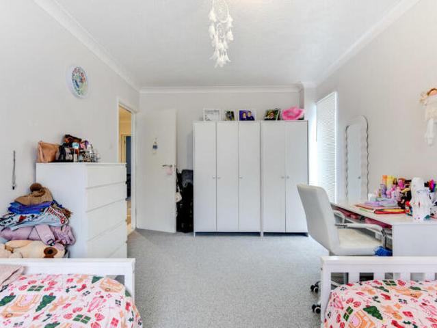 2 bedroom flat for sale in Tennyson Road, Worthing, BN11