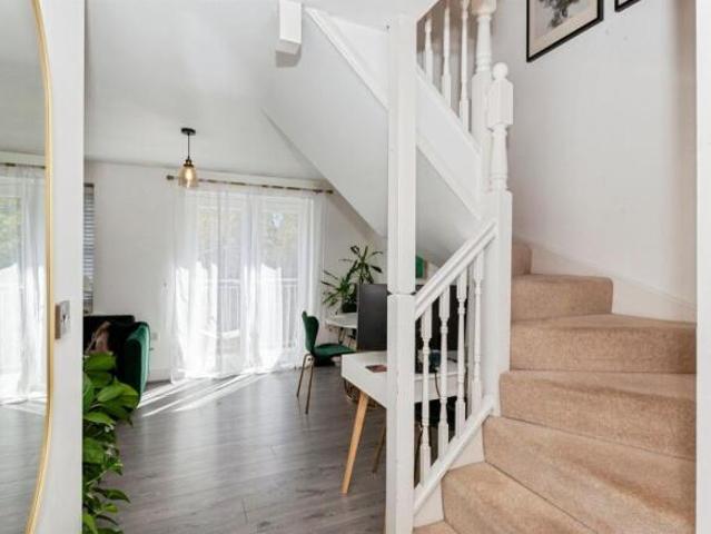 2 bedroom flat for sale in Telford Drive, SLOUGH, SL1
