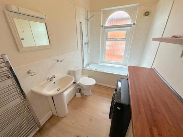 2 bedroom flat for sale in Tettenhall Road, Tettenhall, Wolverhampton, WV6