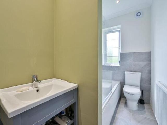 2 bedroom flat for sale in Thorpe Close, Sydenham, London, SE26