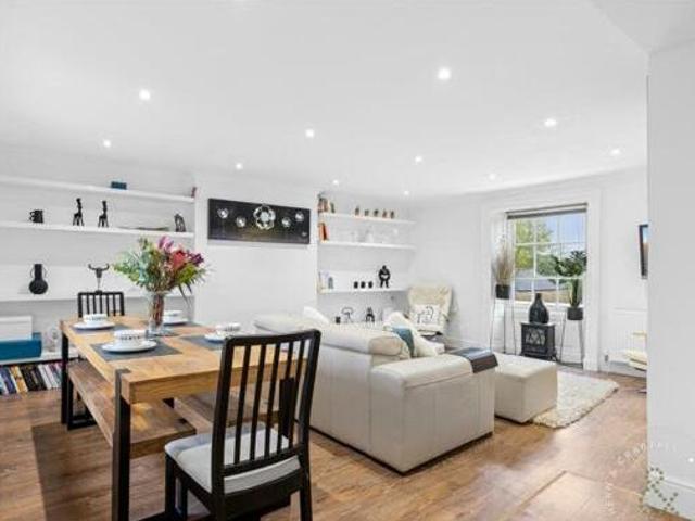 2 Bedroom Flat For Sale In The Cathedral Green, Llandaff