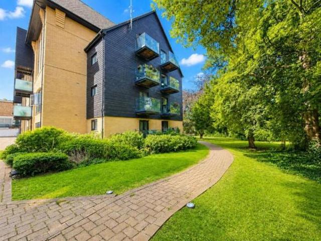 2 bedroom flat for sale in The Causeway, Great Baddow, CM2