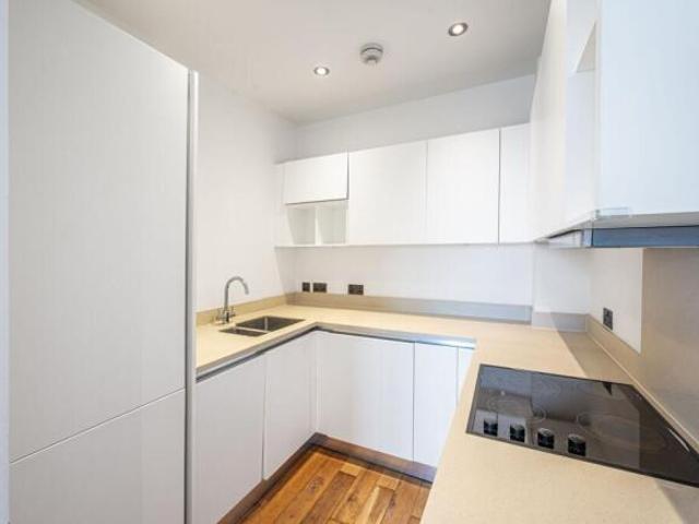 2 bedroom flat for sale in The Cascades, Hampstead, London, NW3