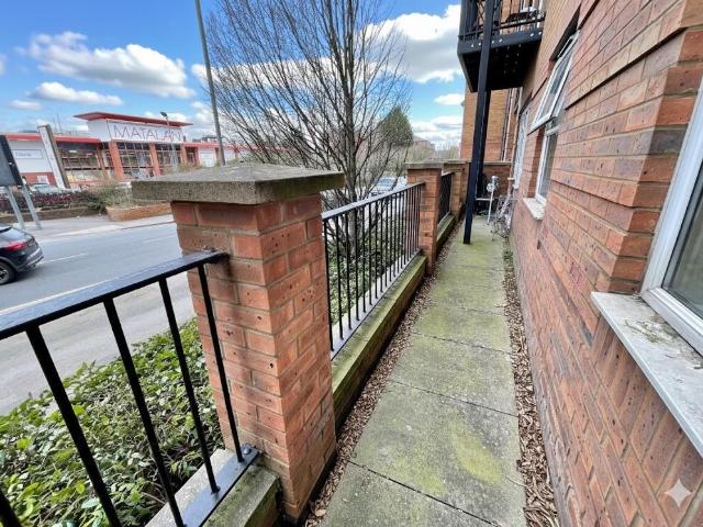2 bedroom flat for sale in The Academy, Holly Street, Luton, Bedfordshire, LU1 3DD, LU1