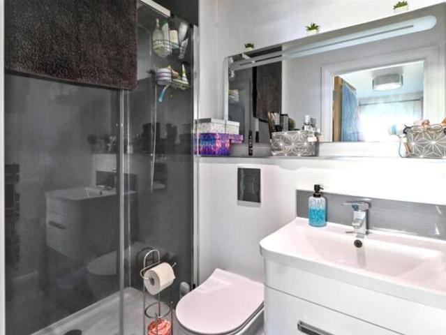 2 bedroom flat for sale in The Avenue, Eastbourne, BN21