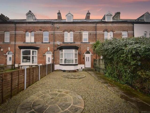 2 bedroom flat for sale in The Avenue, Harrogate, HG1