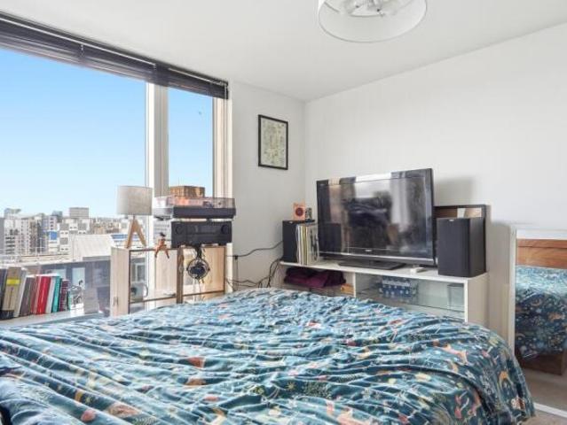 2 bedroom flat for sale in The Avenue, Leeds, LS9