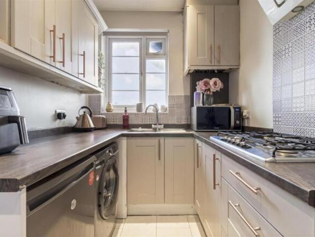 2 bedroom flat for sale in The Boulevard, Goring By Sea, Worthing, BN12