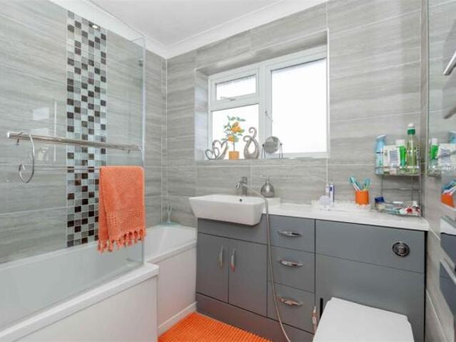 2 bedroom flat for sale in The Boulevard, Worthing, BN13