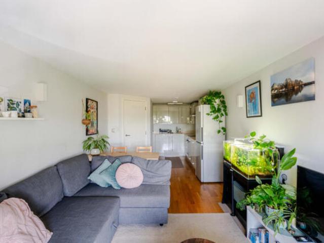 2 bedroom flat for sale in The Bank, Bushy Park, Totterdown, Bristol, BS4