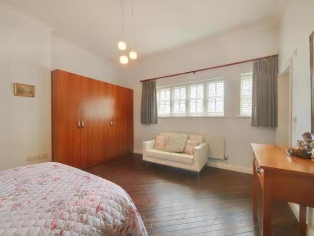 2 bedroom flat for sale in The Birches, Azalea Close, Napsbury Park, AL2