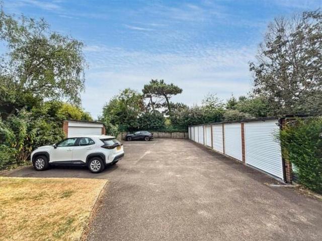 2 bedroom flat for sale in The Goffs, Eastbourne, BN21