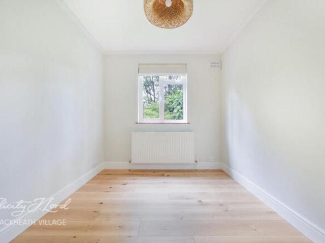 2 bedroom flat for sale in The Glebe, London SE3