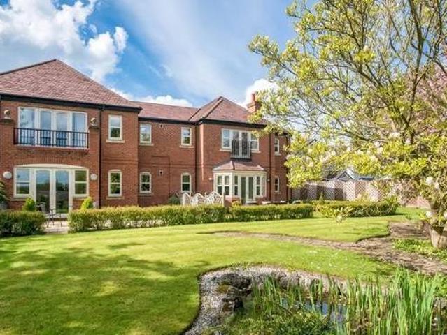 2 bedroom flat for sale in The Grange Orchard Rise B95