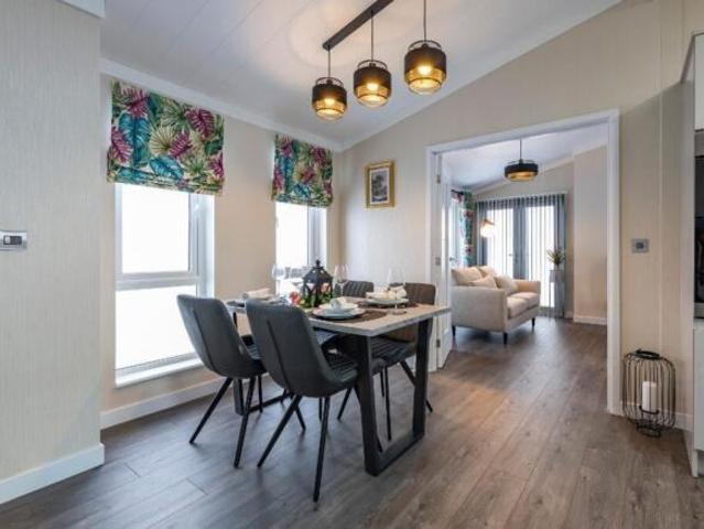 2 bedroom flat for sale in The Grove, Woodside, LU1