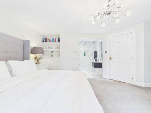 2 bedroom flat for sale in The Fairways, Bothwell, G71