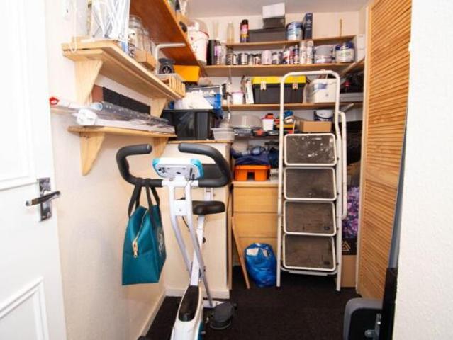2 bedroom flat for sale in The Hoe, Carpenders Park, Watford, WD19