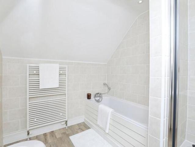 2 bedroom flat for sale in The Lakes, Larkfield, Aylesford, Kent, ME20