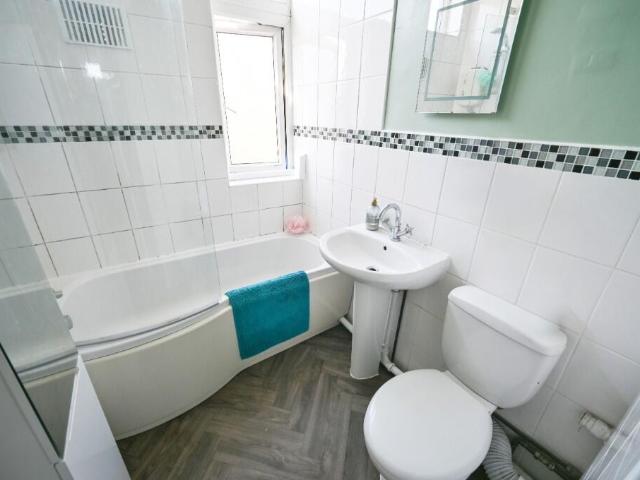 2 bedroom flat for sale in The Lindens, Newbridge Crescent, Wolverhampton, West Midlands, WV6