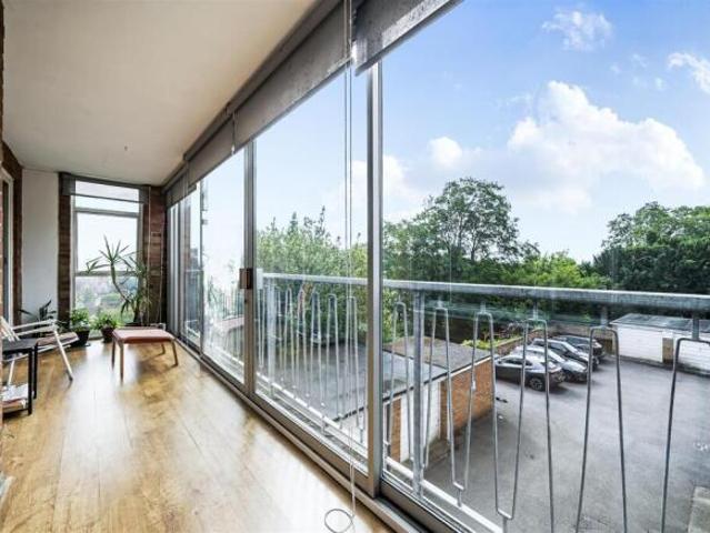 2 bedroom flat for sale in The Mount, Guildford, GU2