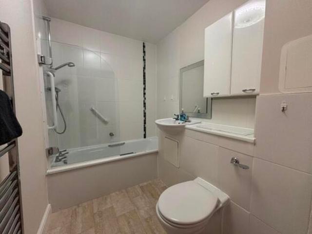 2 bedroom flat for sale in The Meads, Ongar Road, Brentwood, CM15