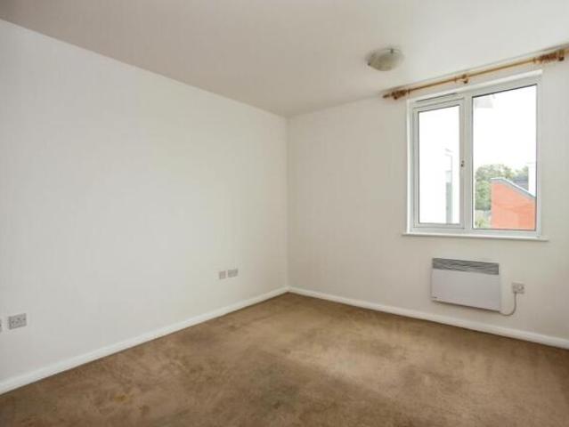 2 bedroom flat for sale in The Slade, Tonbridge, Kent, TN9